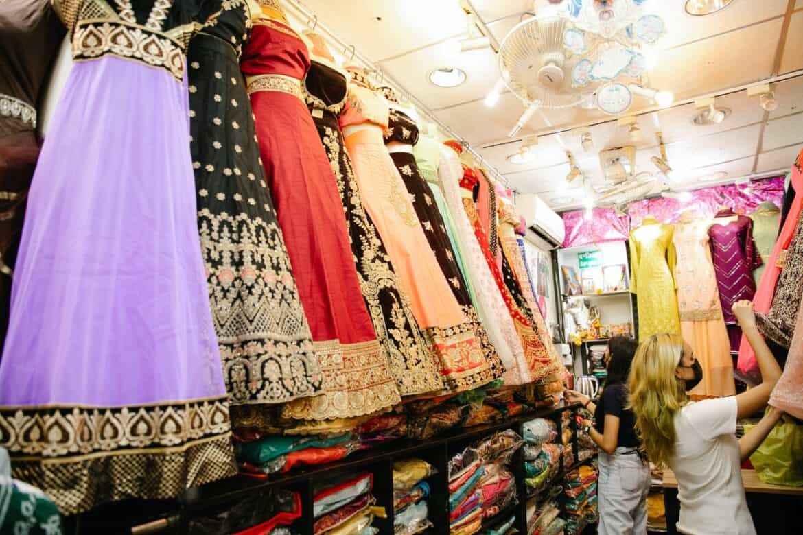 Meena Bazaar Dubai; Best shops & things to do [2025]